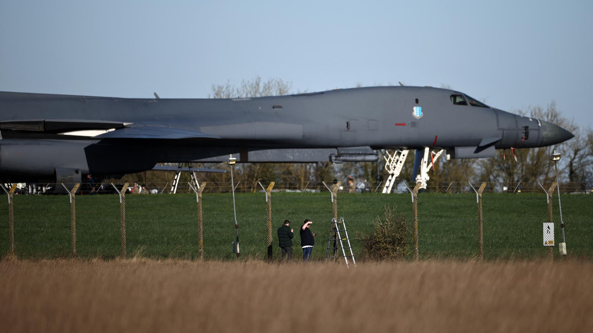 Donald Trump accuse Paris de fermer son espace aérien aux avions ...