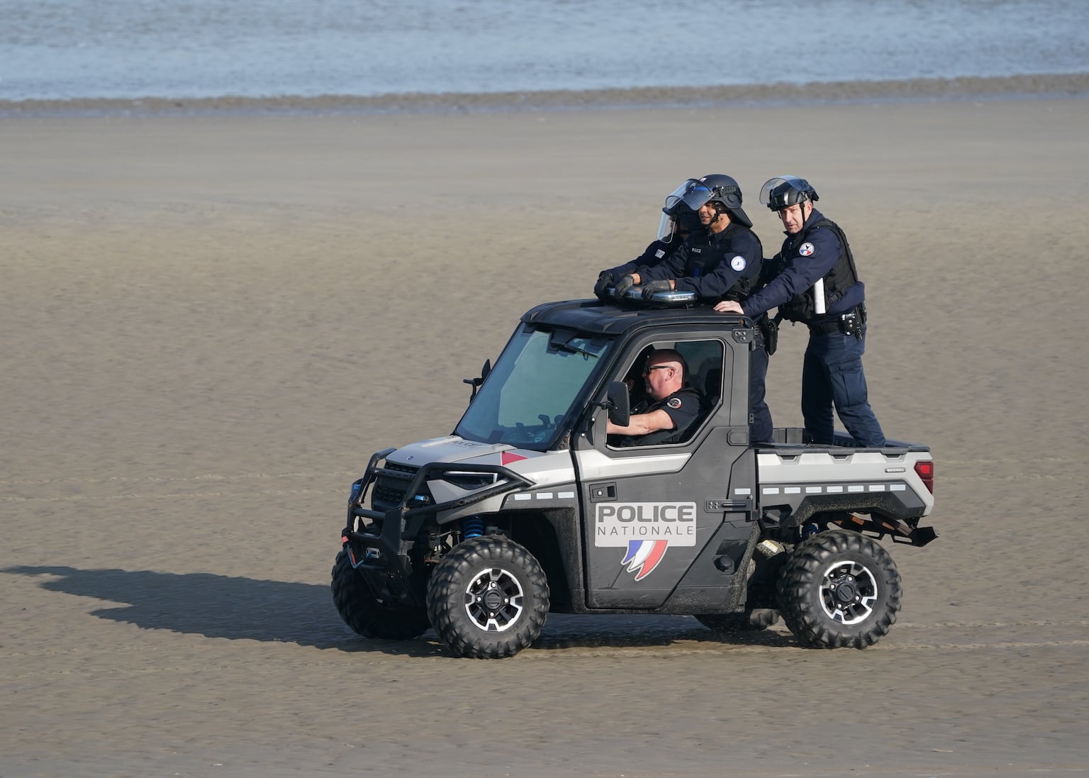 Home secretary signs last-minute France migrant deal as negotiations ...