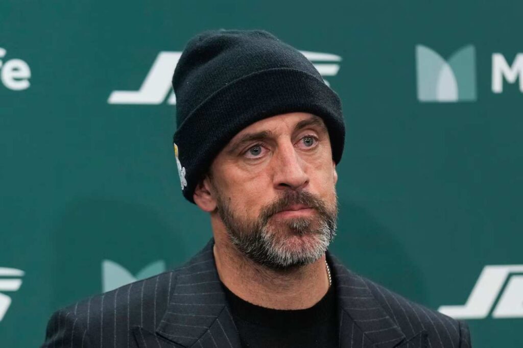 Steelers GM Omar Khan provides Aaron Rodgers update