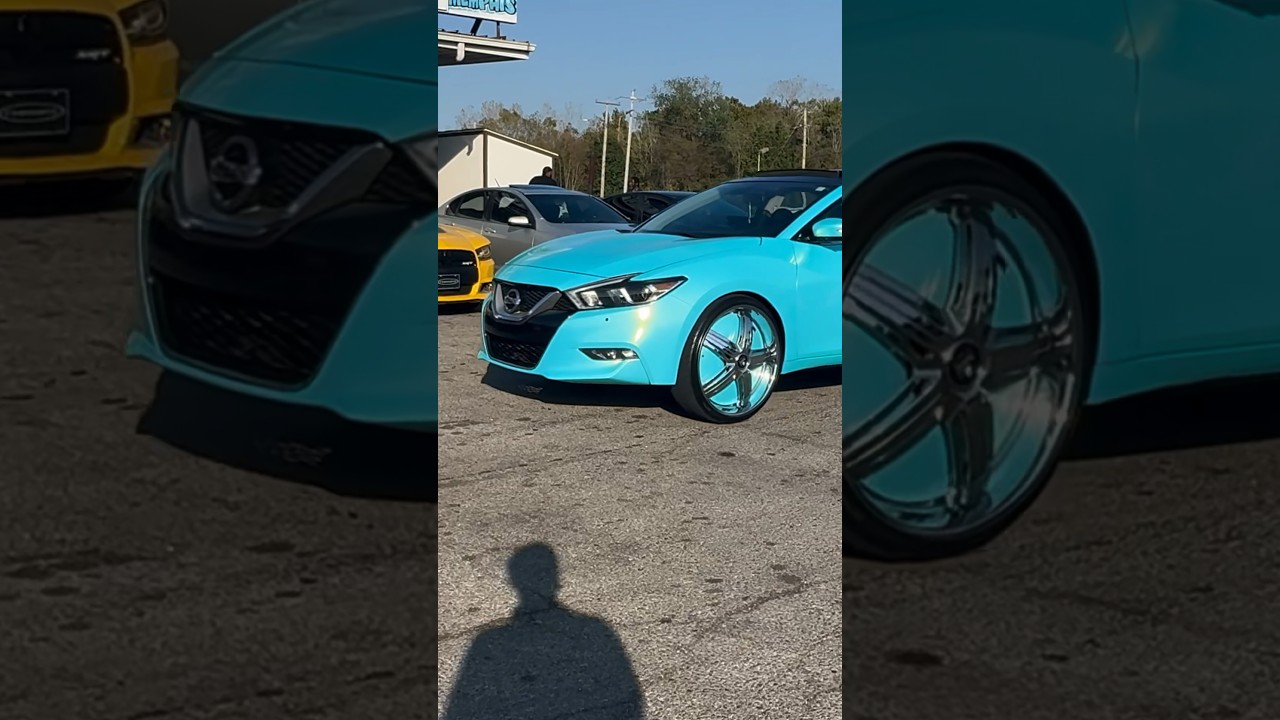 Car hangout at tire shop of Memphis
