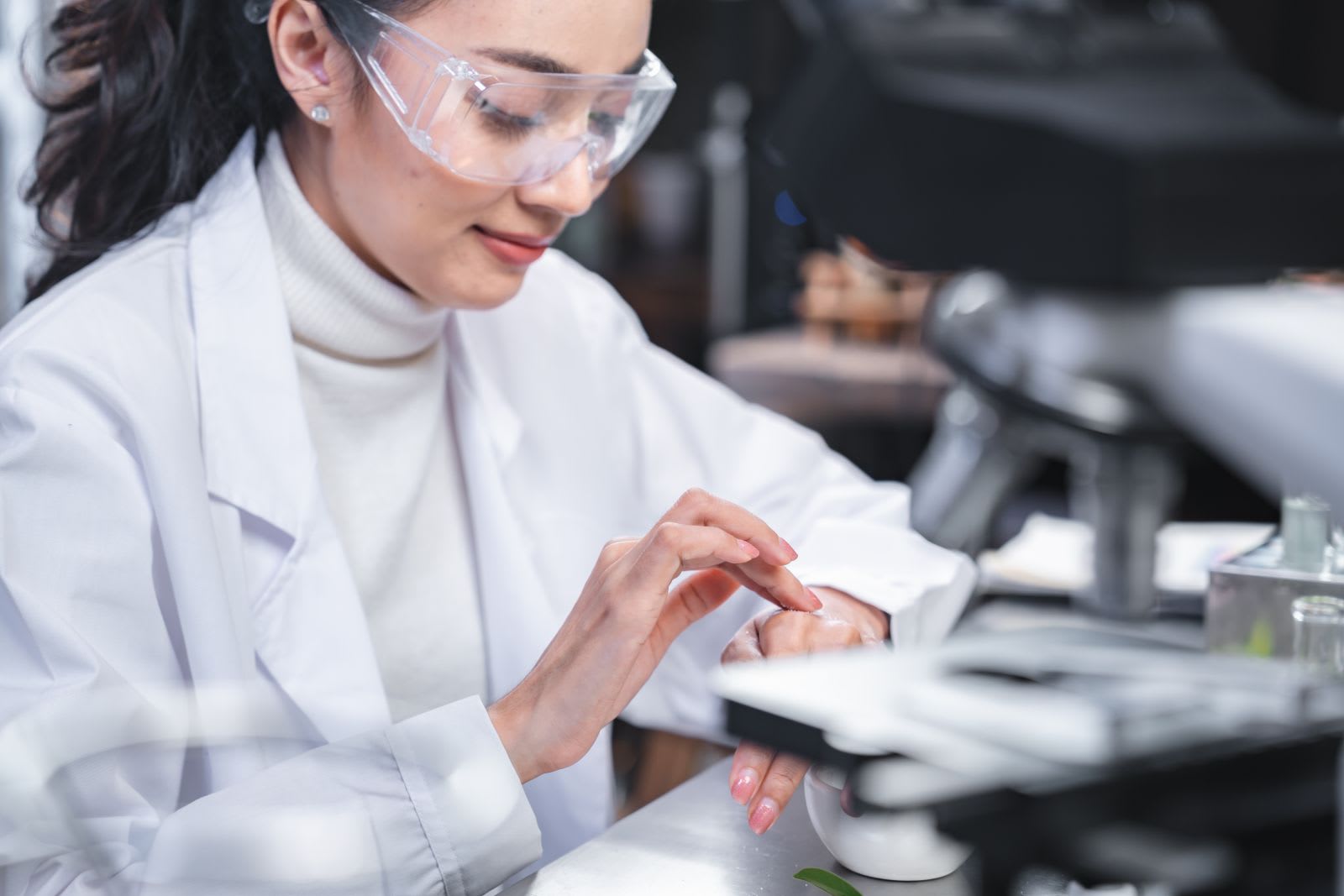 Apellis Pharma skyrockets on Biogen deal. Is it too late to chase APLS ...