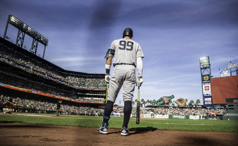 Controversial calls and a late collapse as Yankees fall to Mariners