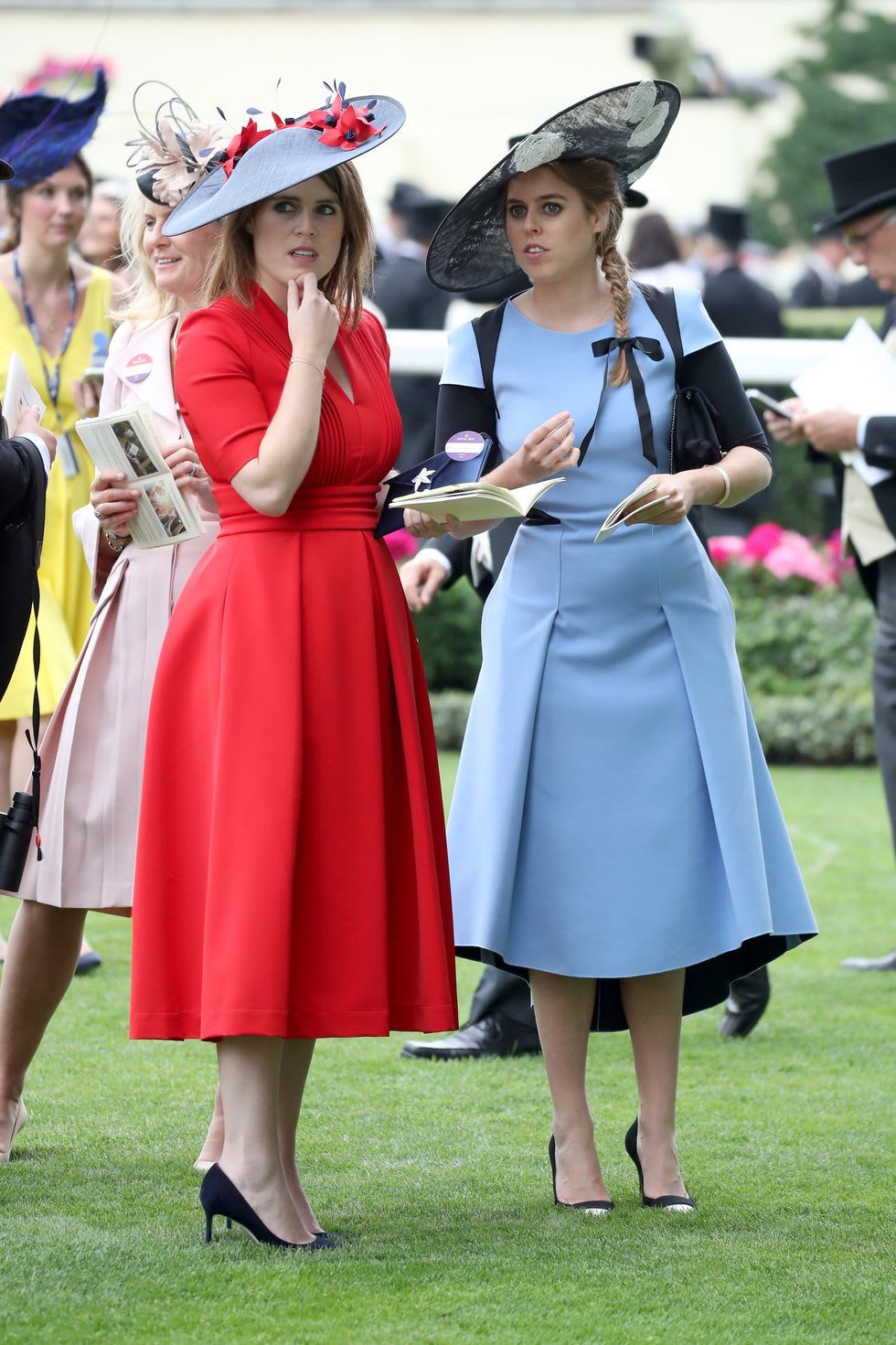 King extends olive branch to Beatrice and Eugenie as Ascot looms