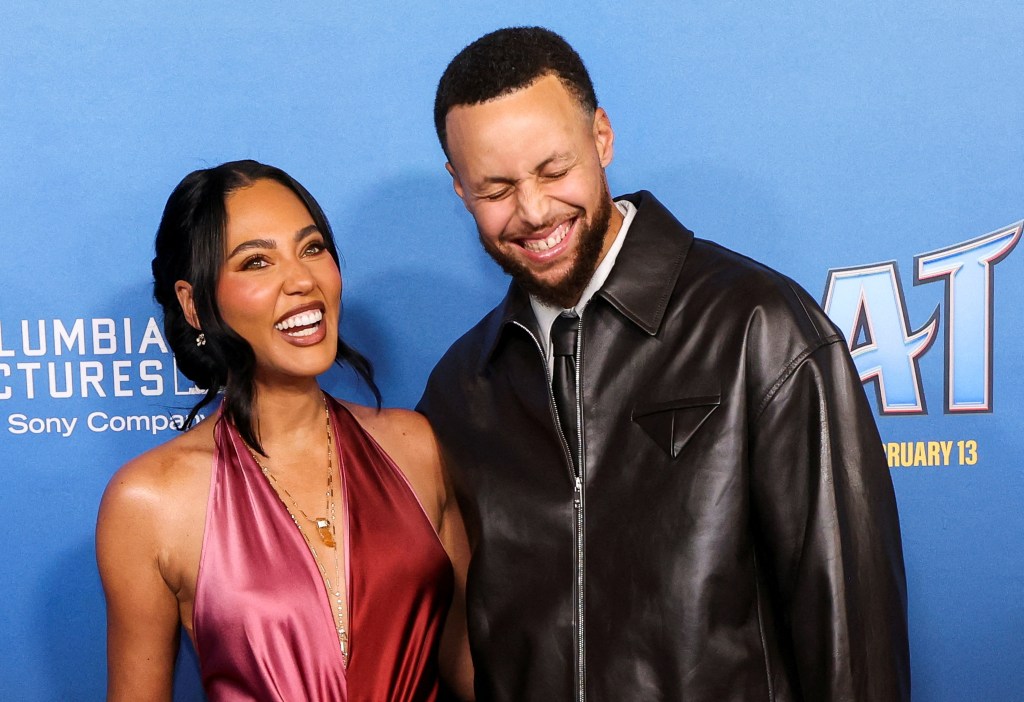 Warren Buffett, NBA star Stephen Curry team up on charity lunch