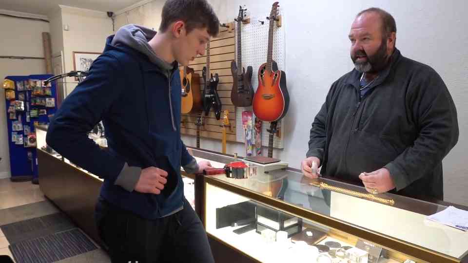 This is how pawn shops test gold