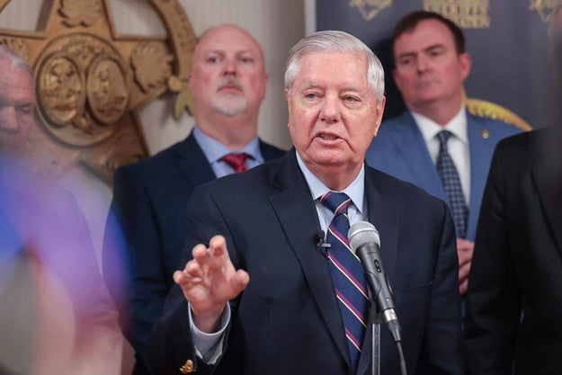 Lindsey Graham's apparent response to those embarrassing Disney photos ...
