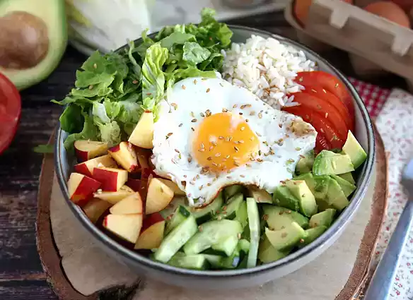 Vegetarian Buddha bowl - a beautiful balanced and colorful salad!