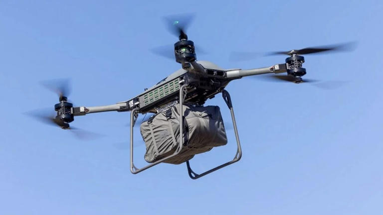 EUA usam drones para instalar fio de concertina ao longo da fronteira ...