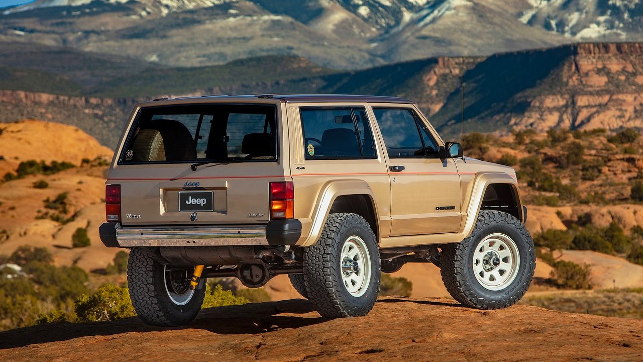 The brilliant engineering behind SUV rear wiper safety