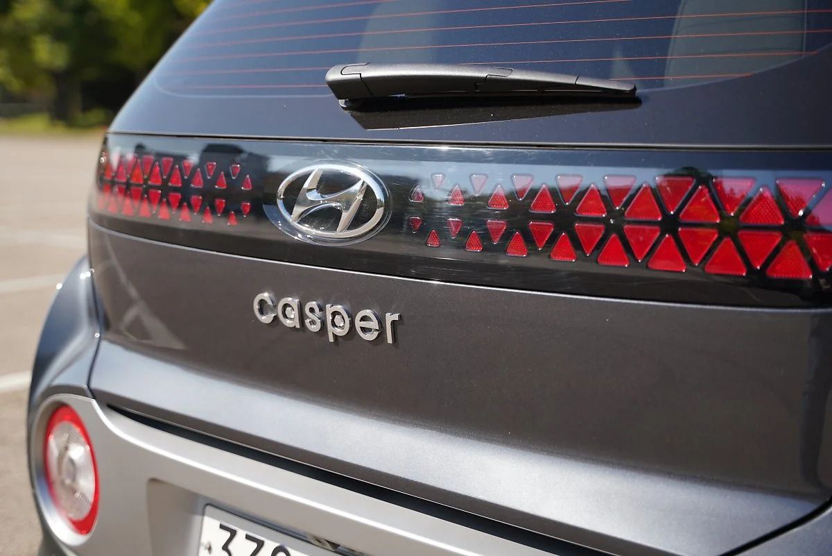 The brilliant engineering behind SUV rear wiper safety