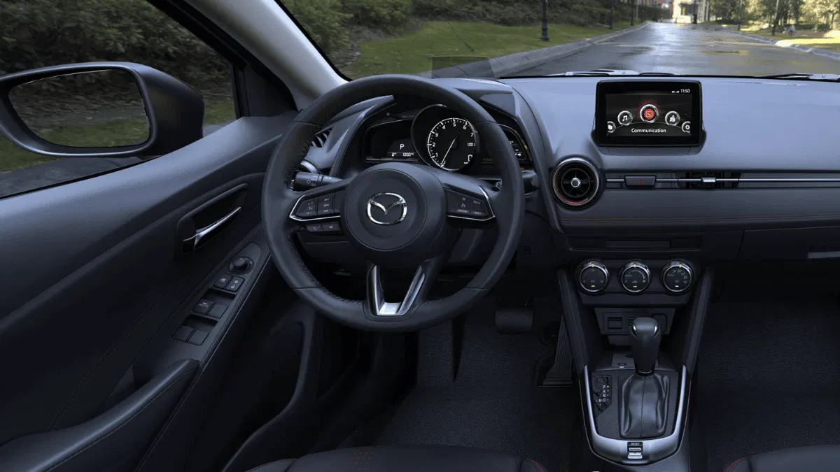 Sí hay un Mazda mucho más económico que el Nissan Versa, es un sedán ...