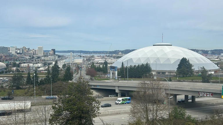 Tacoma pushes back as Sound Transit weighs ending light rail line at ...