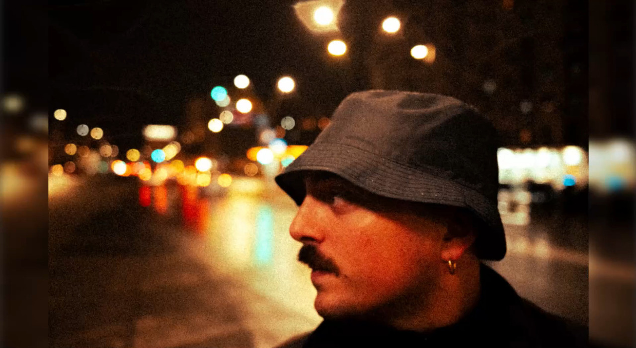 Lorenzo Pucci diventa grande nel nuovo album “Complimenti”
