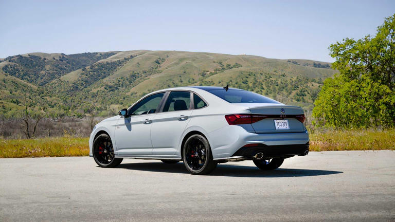 Honda Civic Si vs. Volkswagen Jetta GLI: Which sport compact comes out ...
