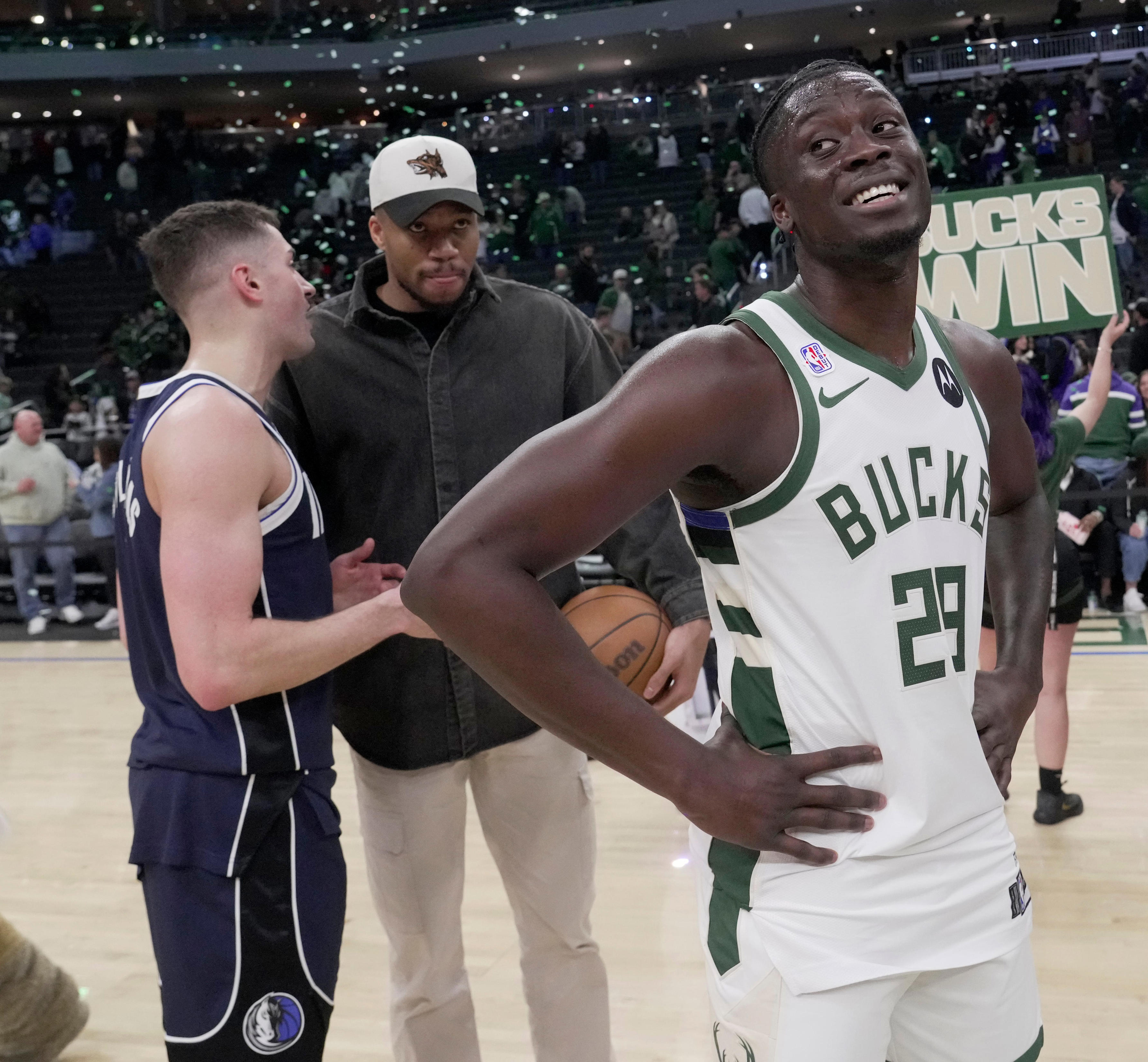 Giannis’ youngest brother, Alex Antetokounmpo, signs with Greek team