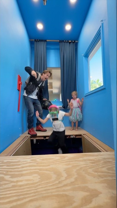 Skydiving kids