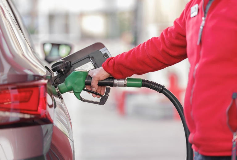 Fuel pass 2026: Από 6 Απριλίου οι αιτήσεις στο vouchers.gov.gr