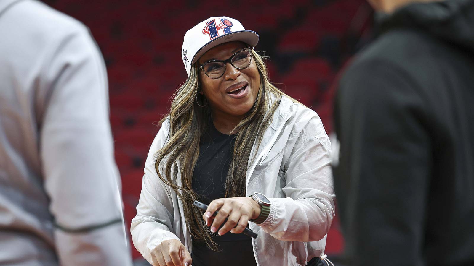 WNBA legends are out at Rockets game to celebrate return of Comets