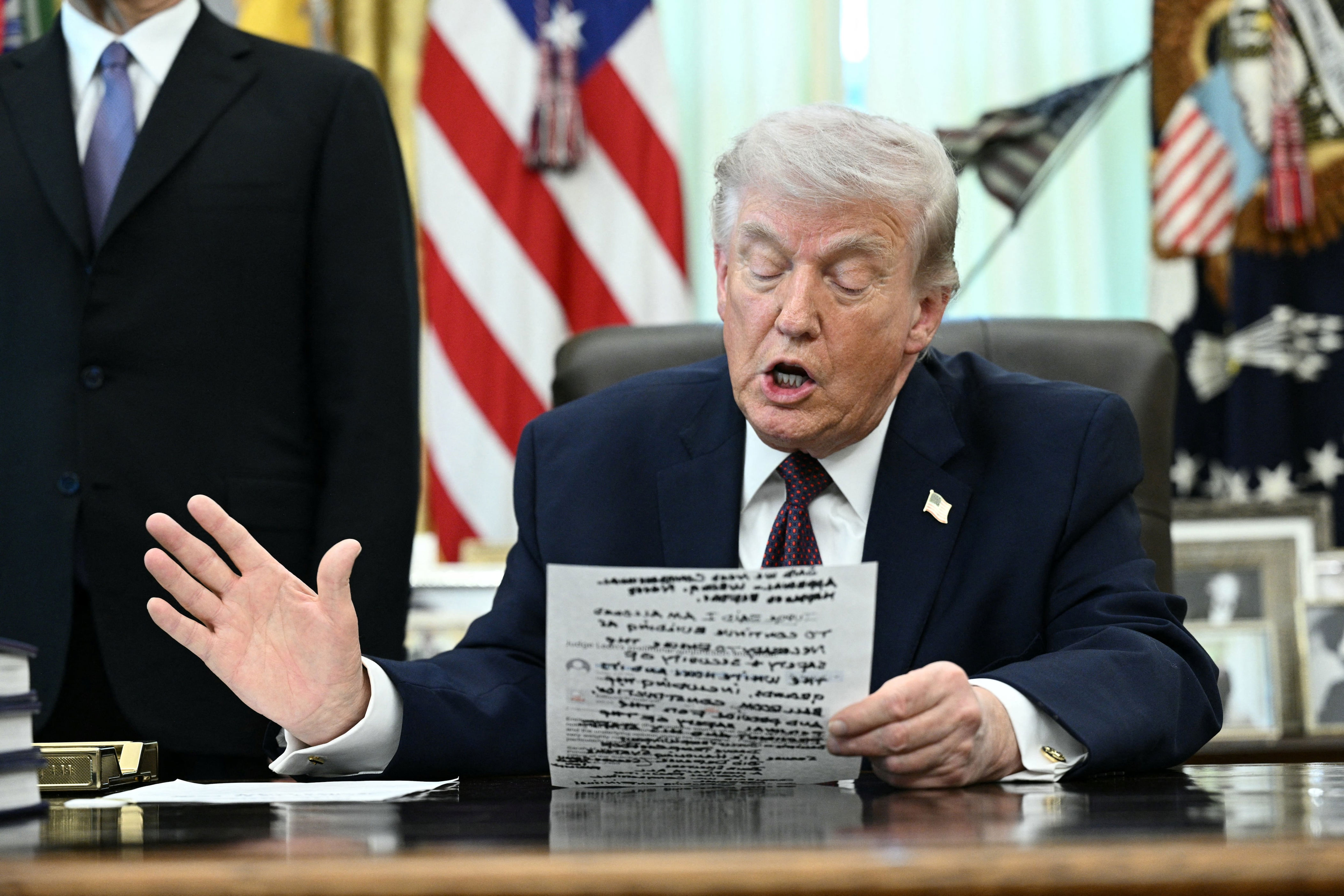 Vance, 41, struggles to read from own notes