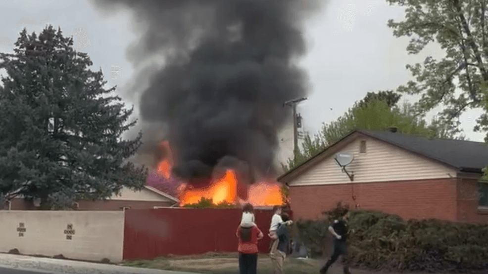 Abandoned house catches on fire in West Valley