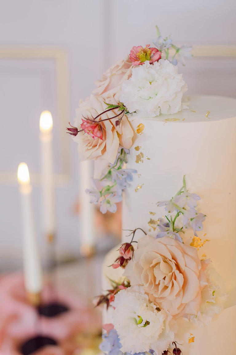 An Audrey Hepburn-inspired wedding in a fairytale castle: Alexandra & Dan