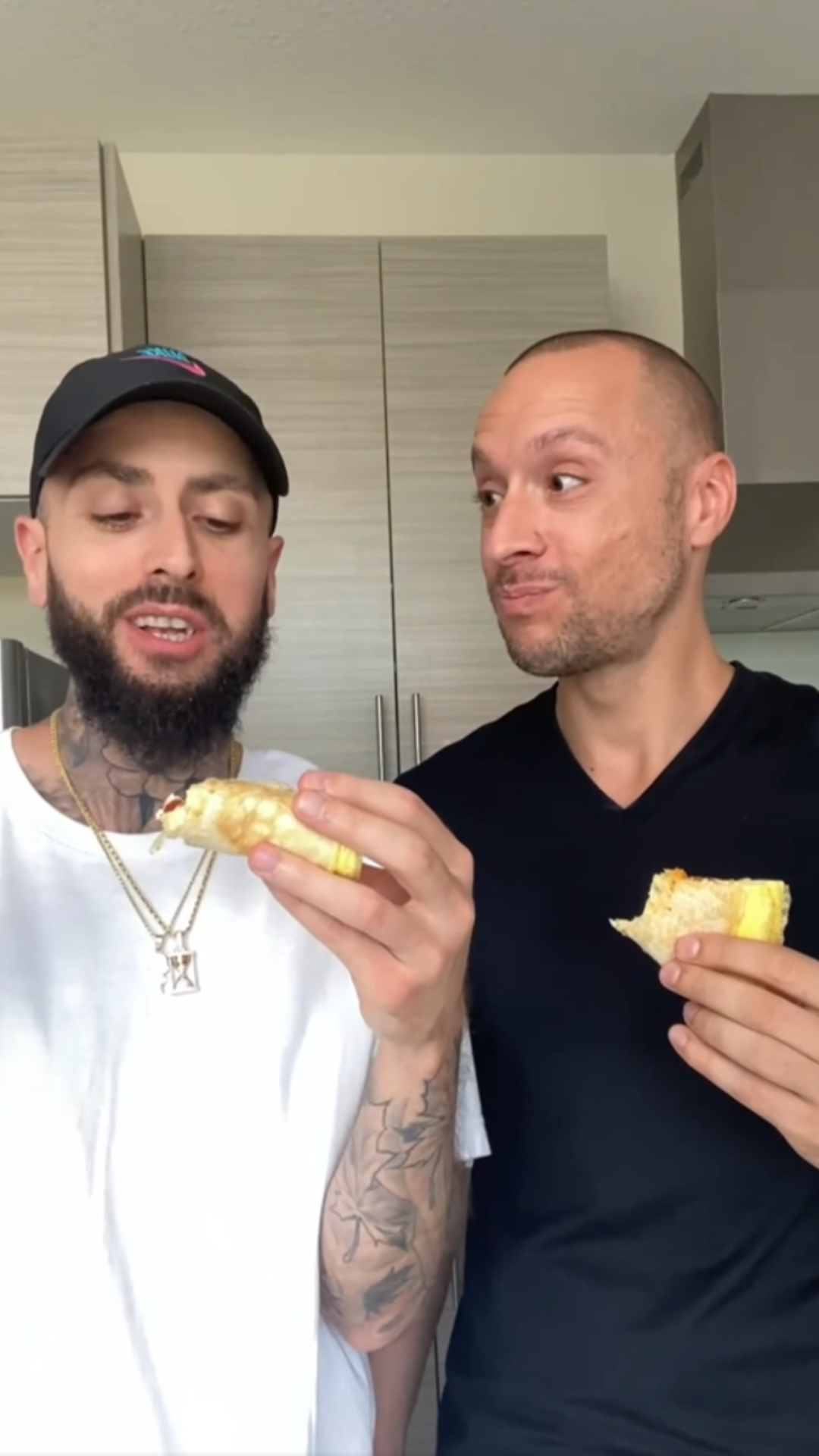 Pizza omelette hack: Easy protein-packed breakfast with pizza flavor
