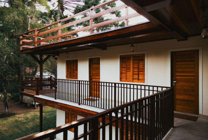 10 railing designs to enhance your outdoor view