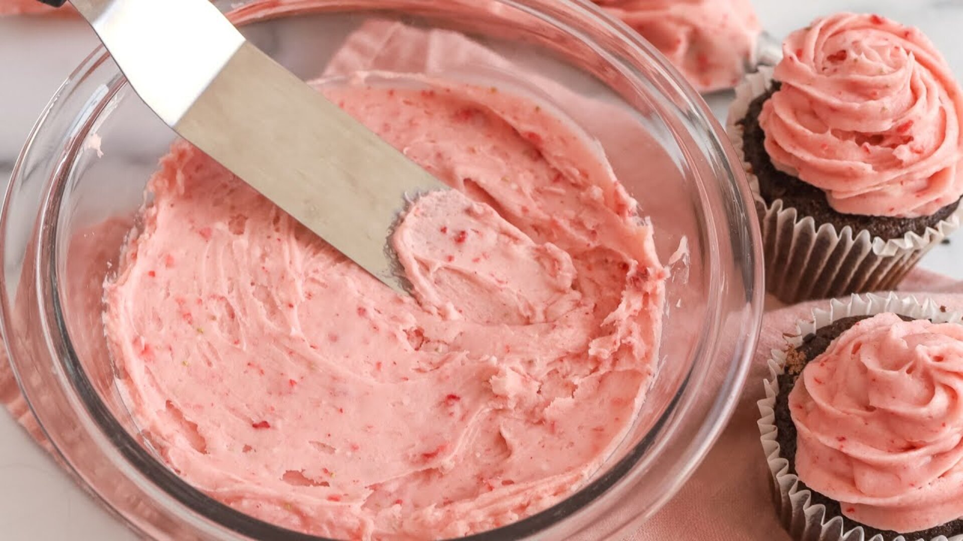 The best strawberry buttercream frosting recipe is so simple (with ...