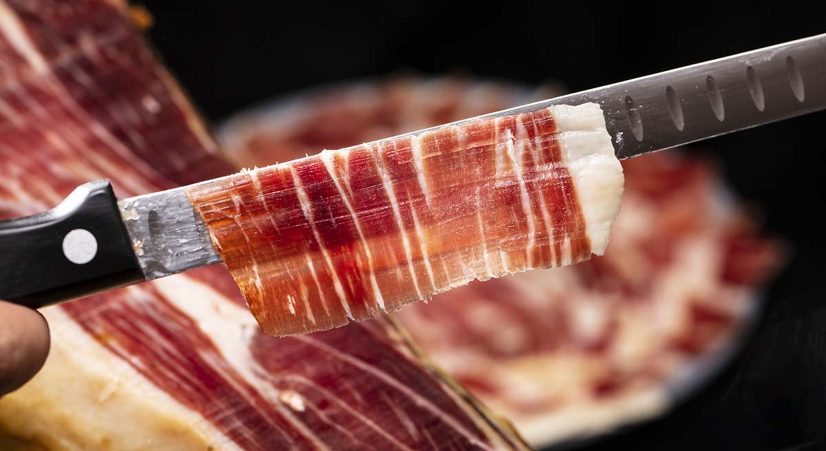 Qué son los puntos blancos que aparecen en el jamón: no son sal y se ...