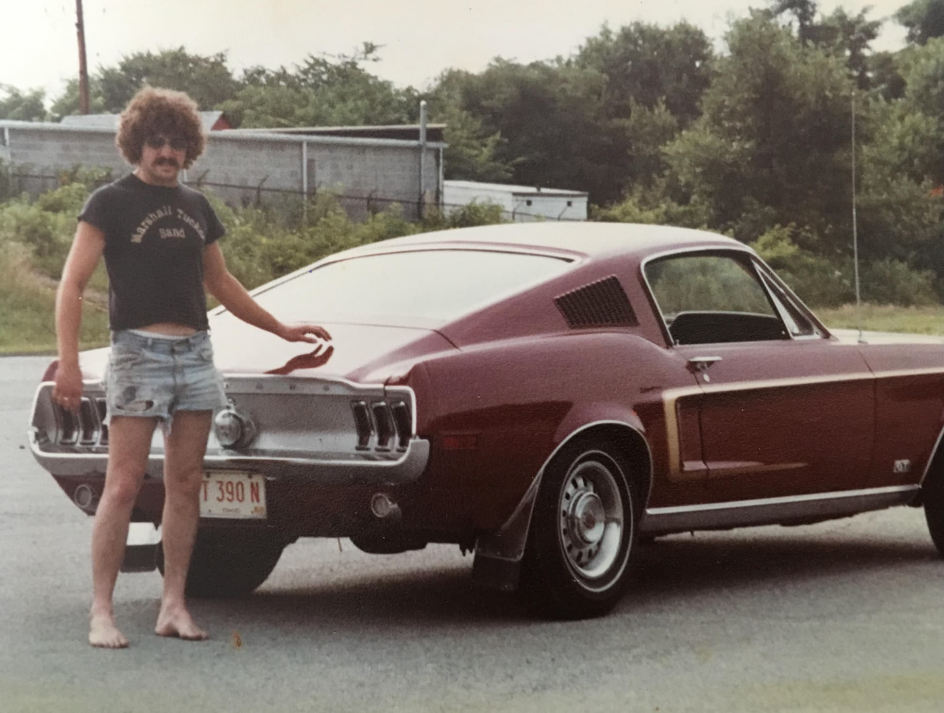 '70s car cruising photos powered by leaded gasoline