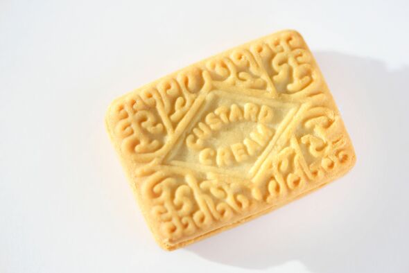 American in the UK tries a custard cream for the first time but is ...