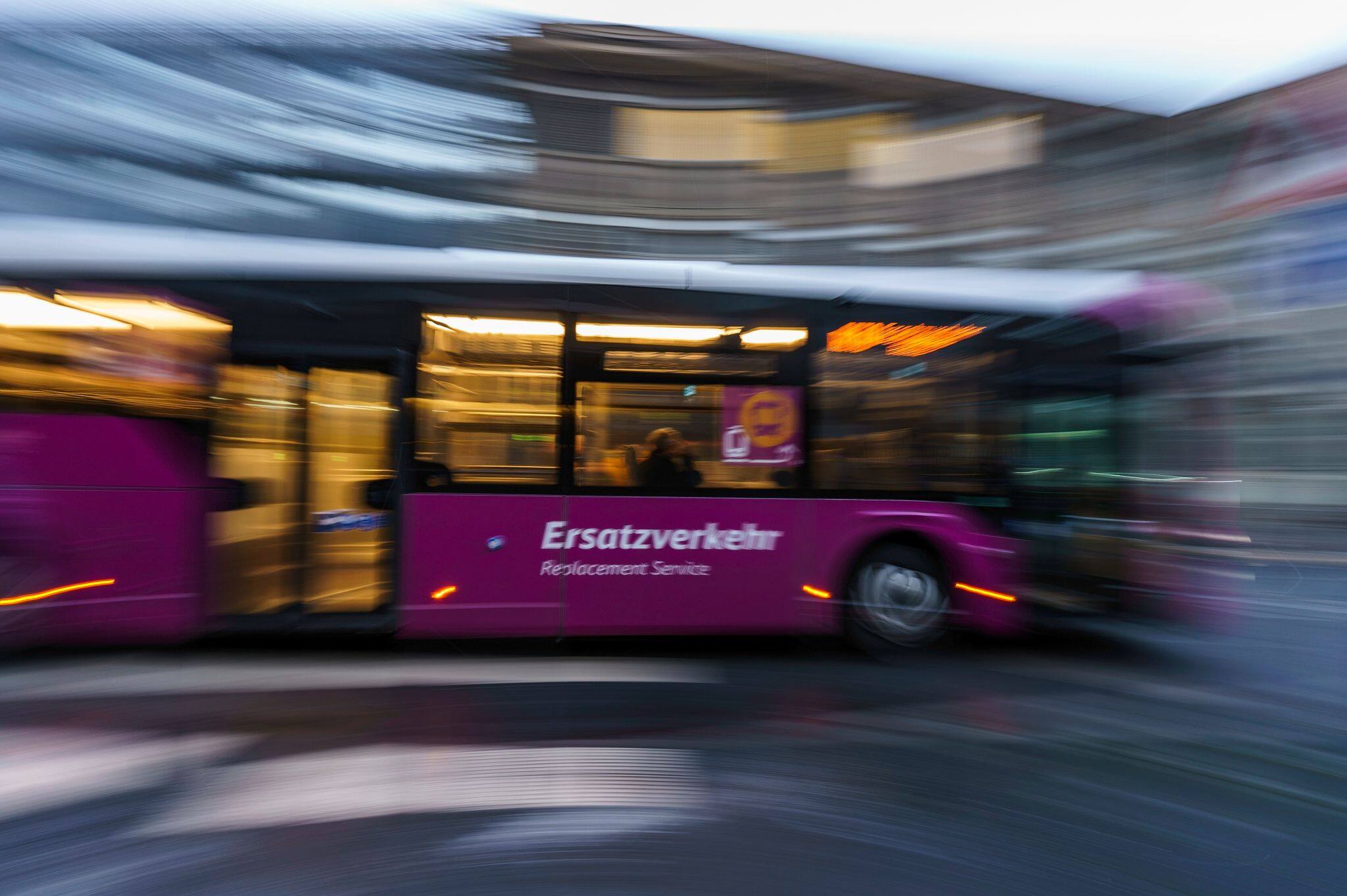 Bahn sperrt Strecke Hannover–Hamburg: Was Pendler jetzt wissen müssen