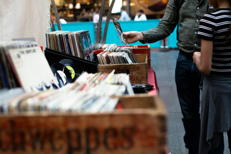15 clues your roommate might be moving out soon
