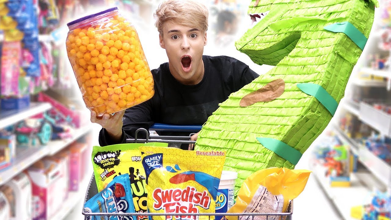 British tourist explores a massive Walmart supermarket for the first time