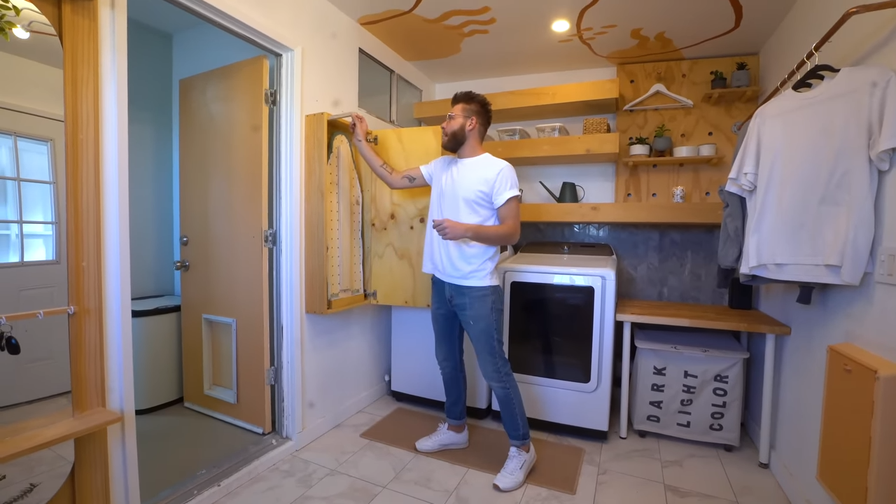 I built a house in the desert to escape my neighbors