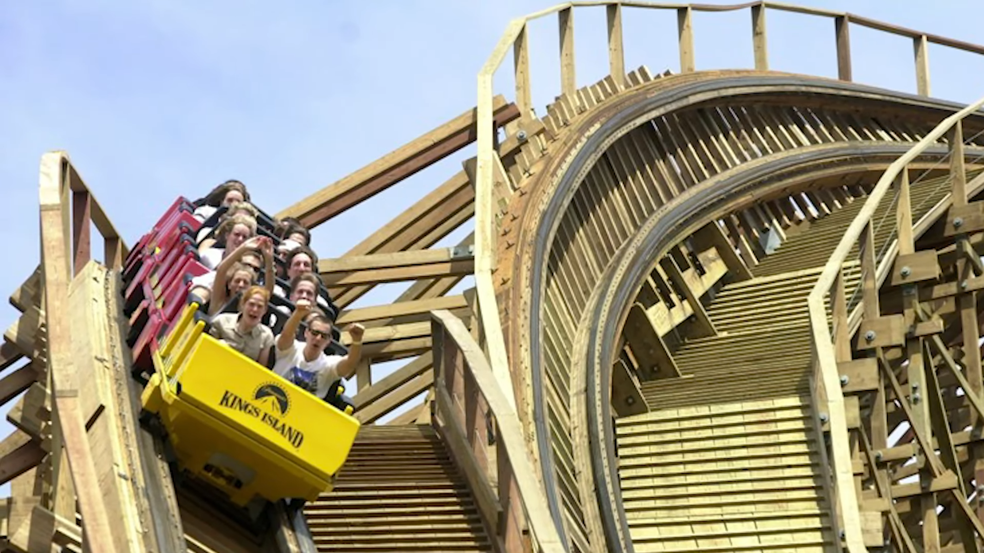 This video shows what happened during the 2006 roller coaster incident