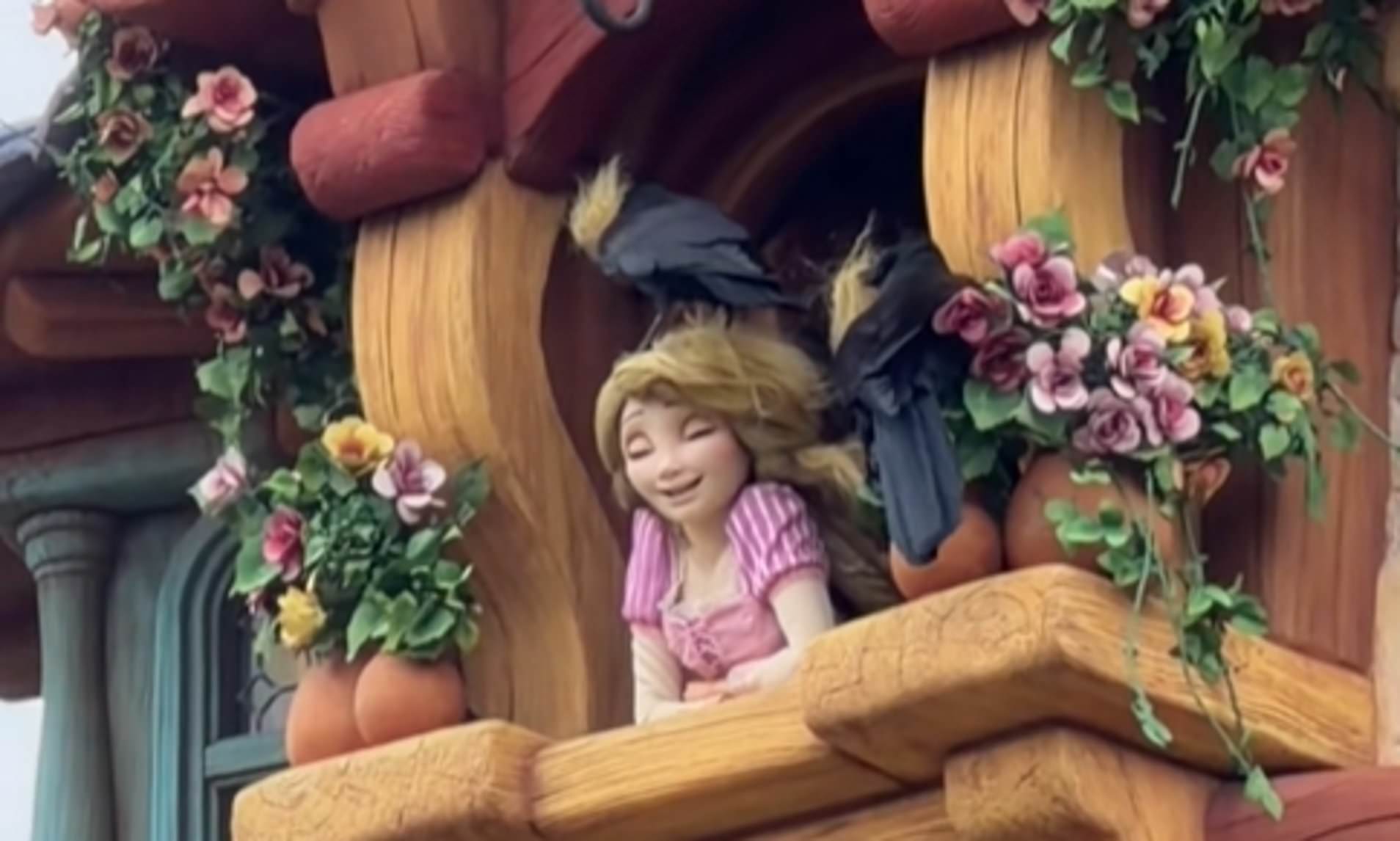 Moment crows rip out Rapunzel's hair at Tokyo Disney Sea - forcing the ...