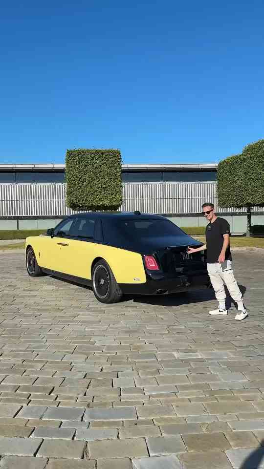 This is the world’s only Goldfinger Rolls-Royce