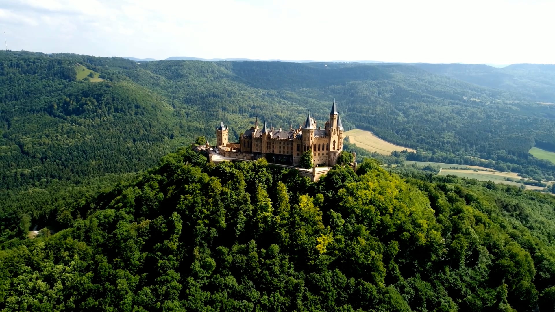 Kastil Hohenzollern: Pemandangan dari drone kastil terbesar kedua di Jerman