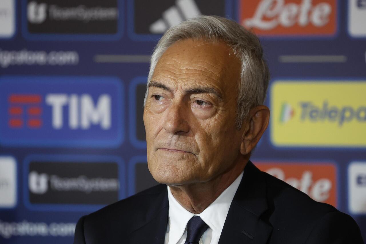 Dalle 'ammiraglie blu' all'elettrico Volkswagen: cosa guida Gabriele ...