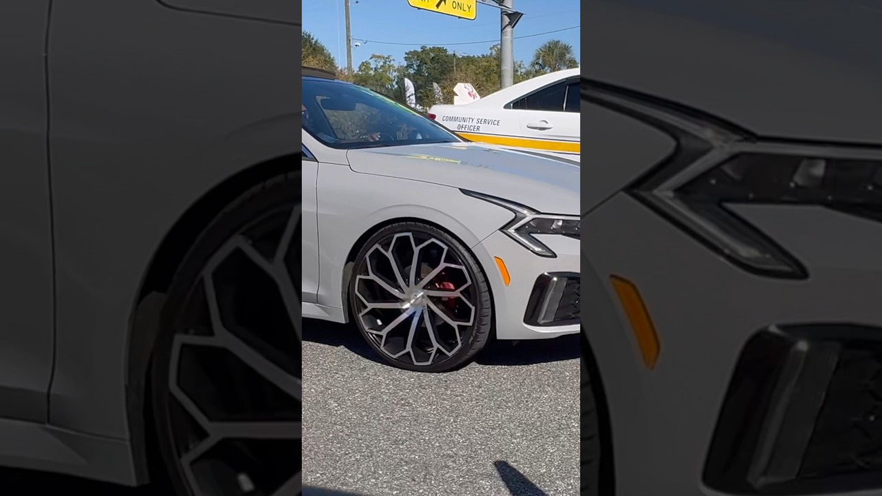 Kia K5 on 22’s Riding