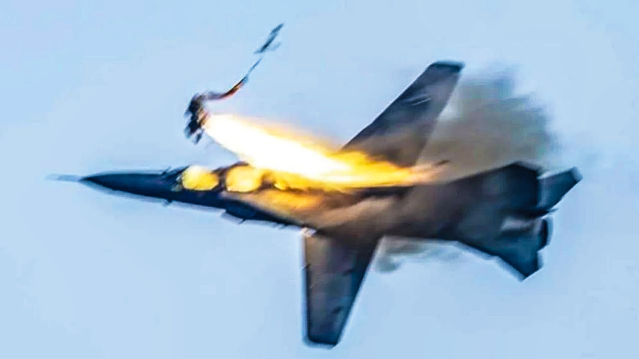 Ophir 1973 - 2 Israeli F-4s take off as 28 Egyptian MiGs hit Yom Kippur