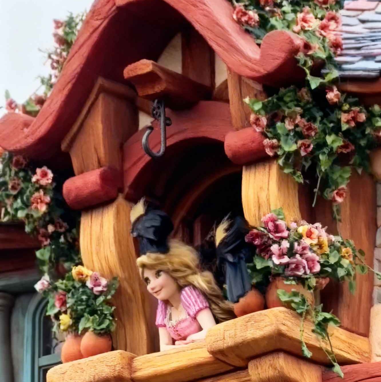 Rapunzel attacked by crows at Japan's Disney Sea