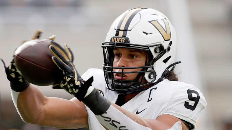 2026 NFL draft rookie tight end rankings featuring Kenyon Sadiq