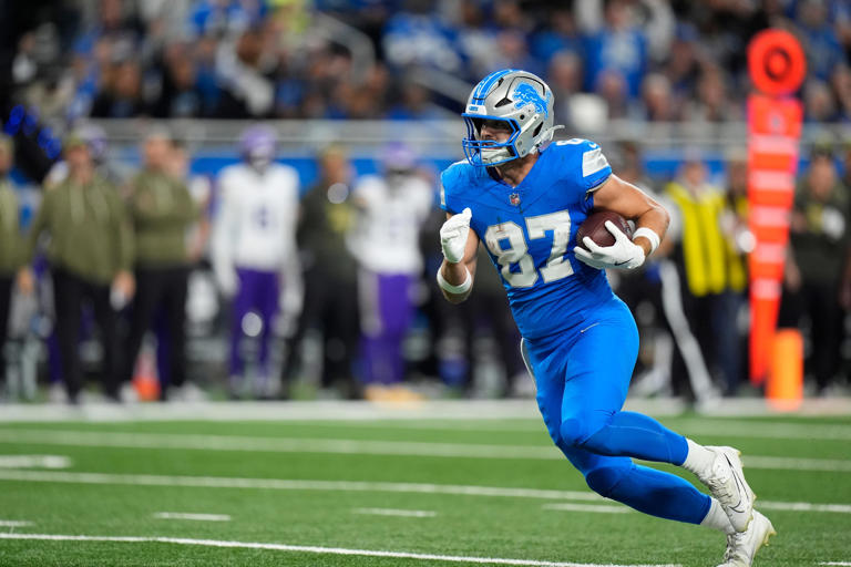 NFL insider proposes the Lions trade Sam LaPorta to move up in the ...