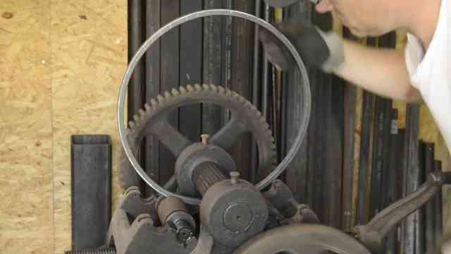 Forging a heavy-duty trivet that will last for years