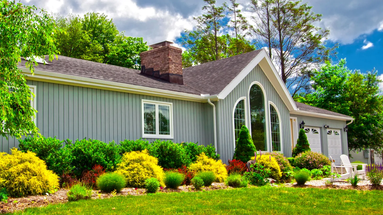 The exterior paint colors that make a home stand out on any street