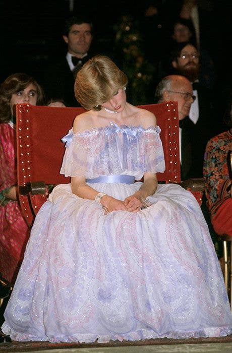 Princess Diana's real-life sleeping beauty moment - complete with ...
