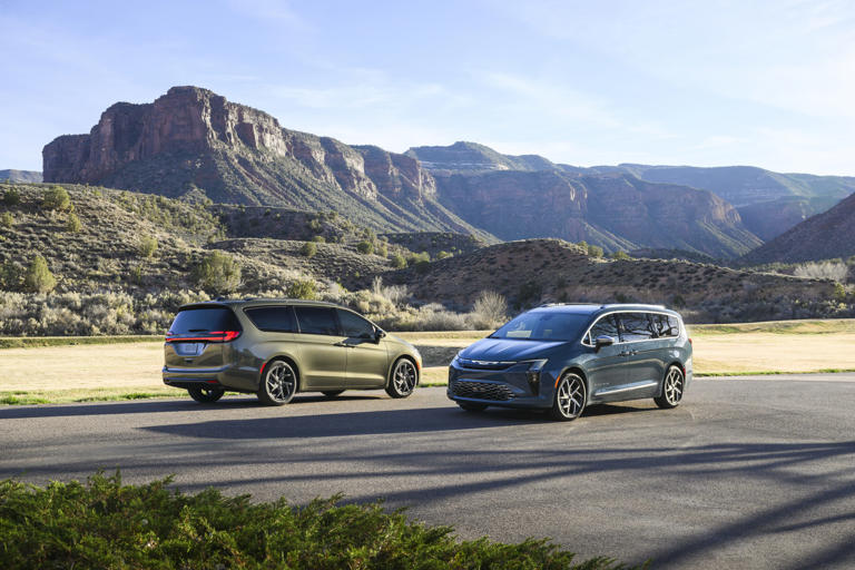 2027 Chrysler Pacifica gets a fancy blue interior to go with its new face