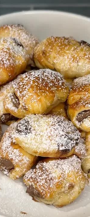 Viral mini chocolate croissants recipe 🥐🍫 #recipe #shorts #chocolate # ...